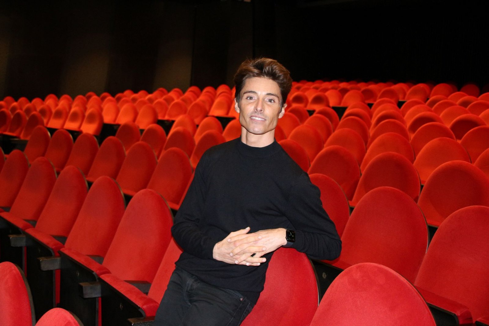 El actor español Aaron Cobos dejó una parte de su cuerpo en México ...