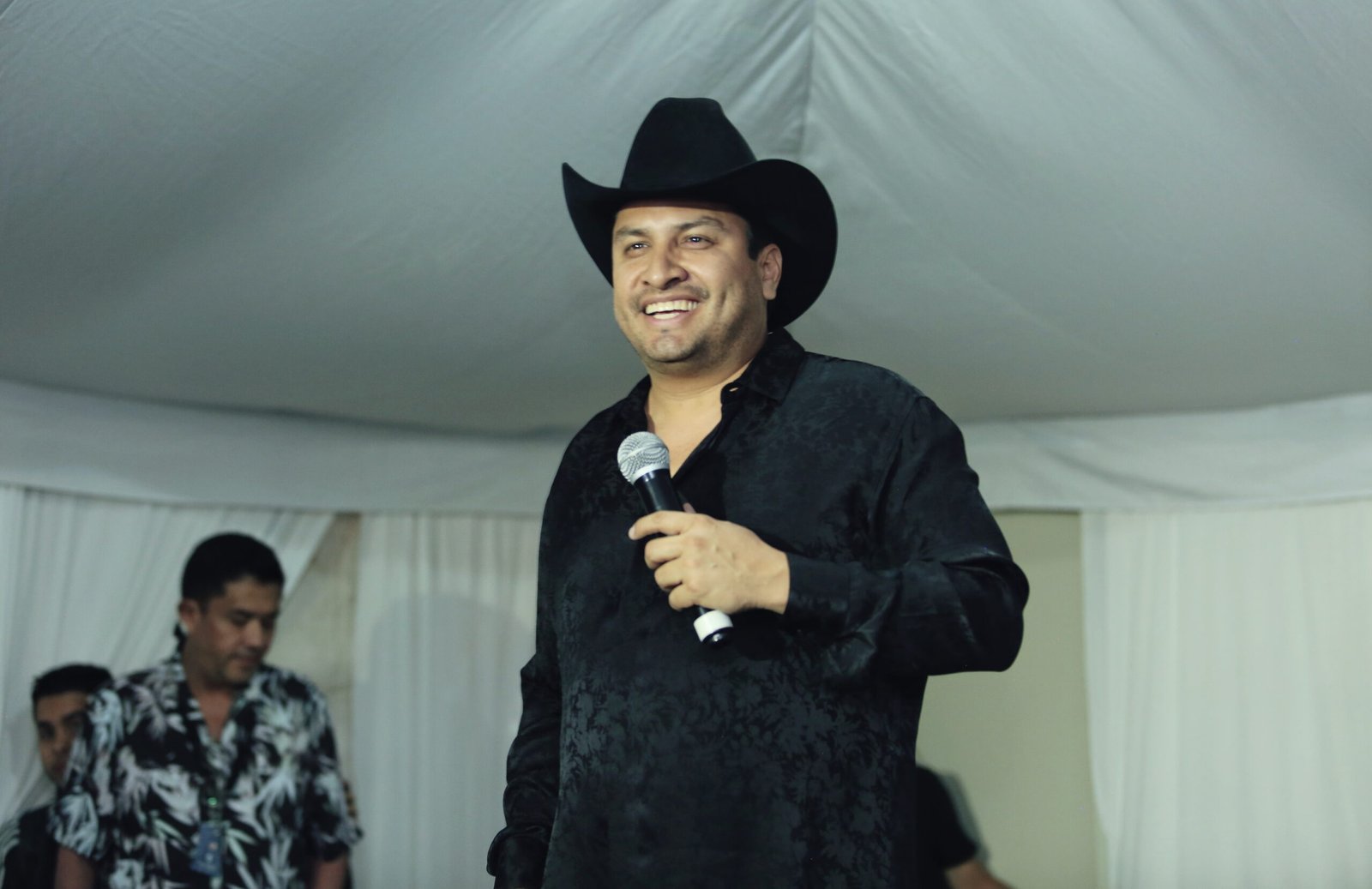 Julión Álvarez inaugura la Velaria de la Fenadu 2023 – Contexto de Durango