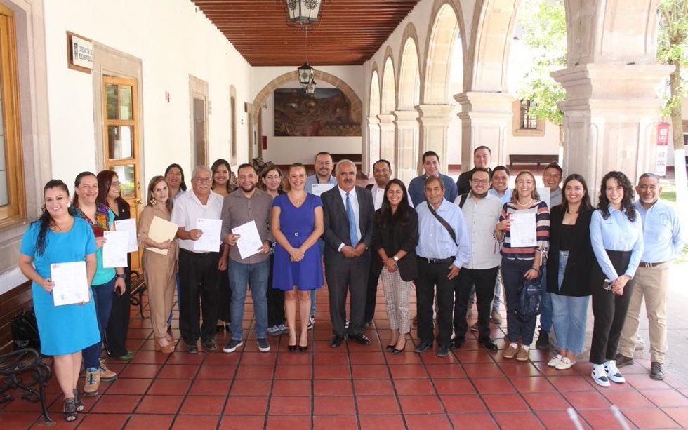 El rector de la UJED entregó 21 nombramientos al STAUJED – Contexto de ...