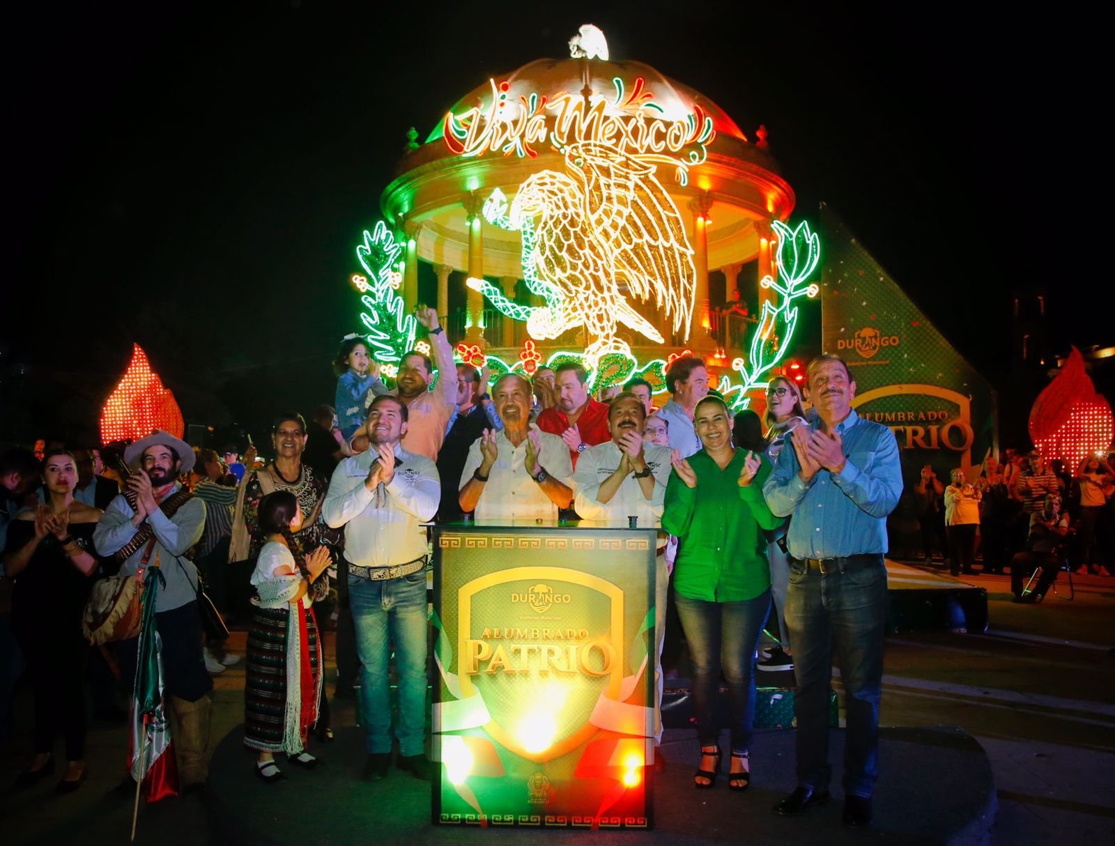 Más chulo y patrio Durango con su alumbrado de la Independencia: Toño ...