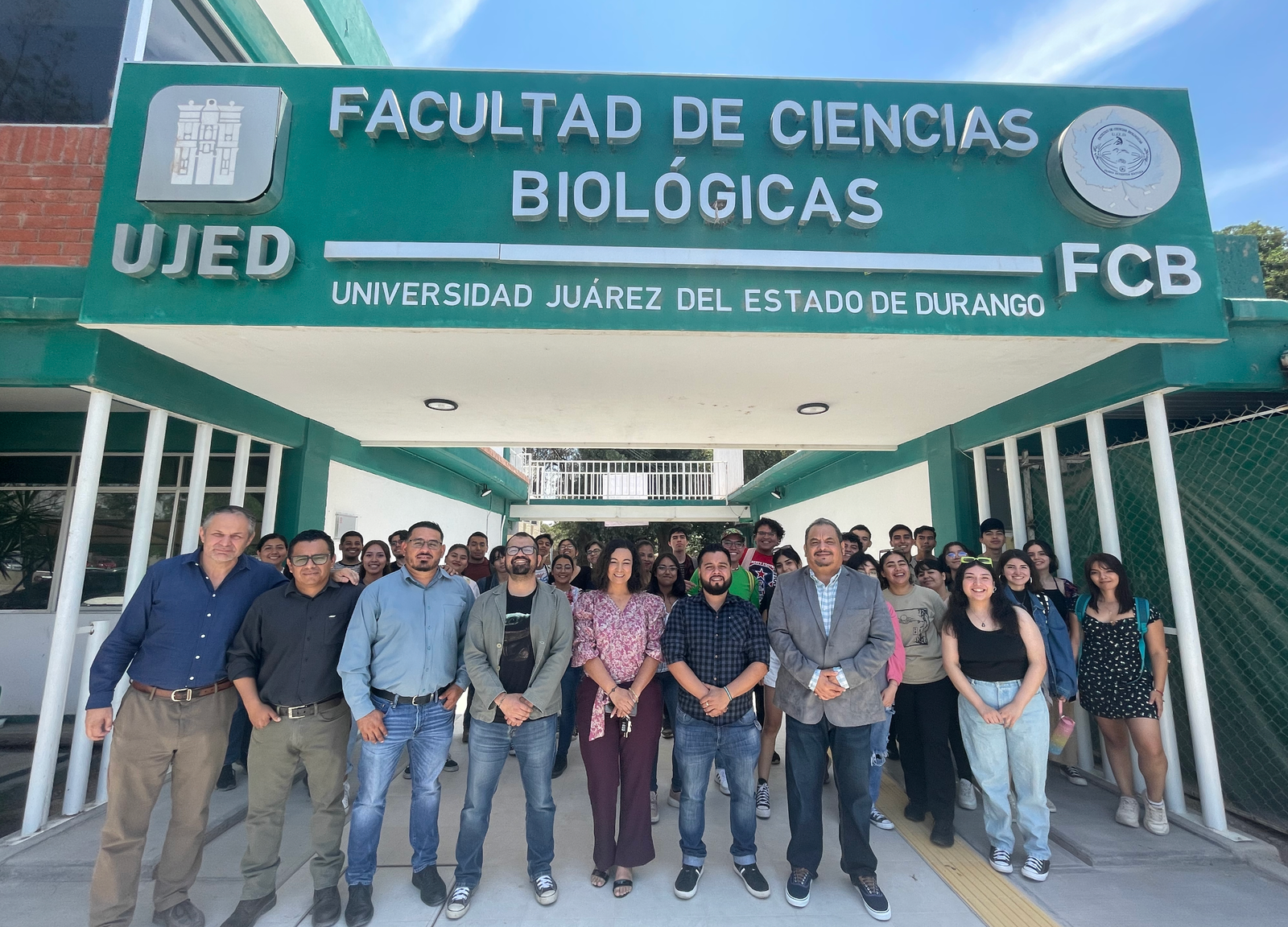Investigadores fortalecen a la Facultad de Ciencias Biológicas de la ...