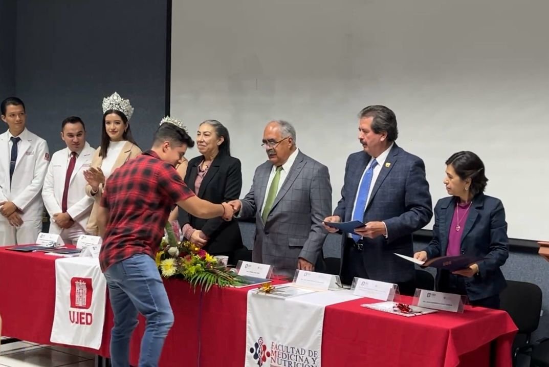 Reconoce rector de la UJED a los mejores promedios de la FAMEN ...