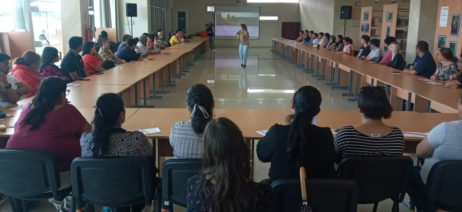 Padres de Familia acudieron a conferencia para descuentos en ...