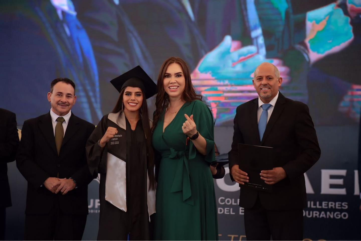 Se gradúan más de mil 500 alumnos del COBAED de cinco planteles ...